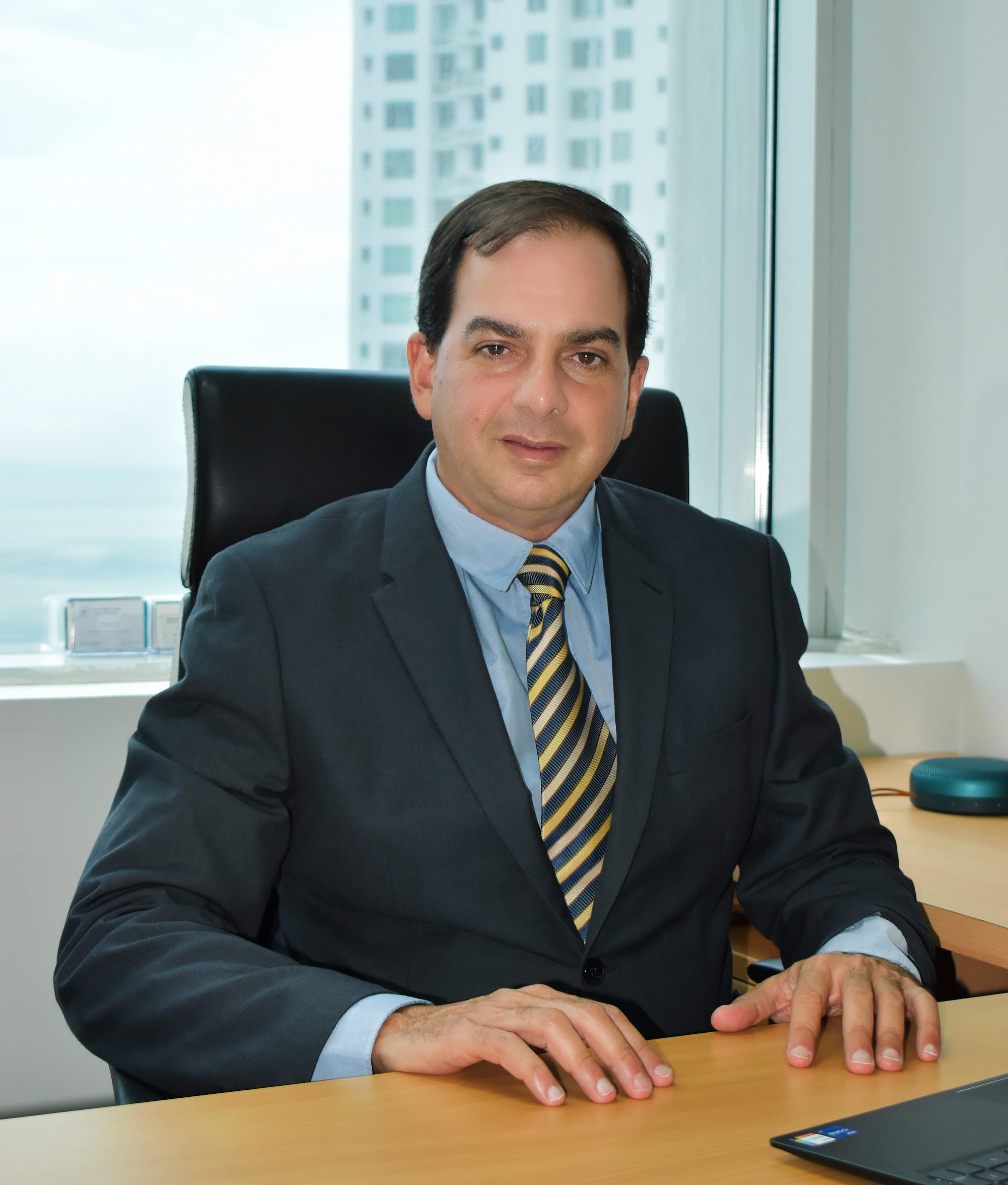 Eddy Silvera, gran asesor bancario y financiero - Revista VYE