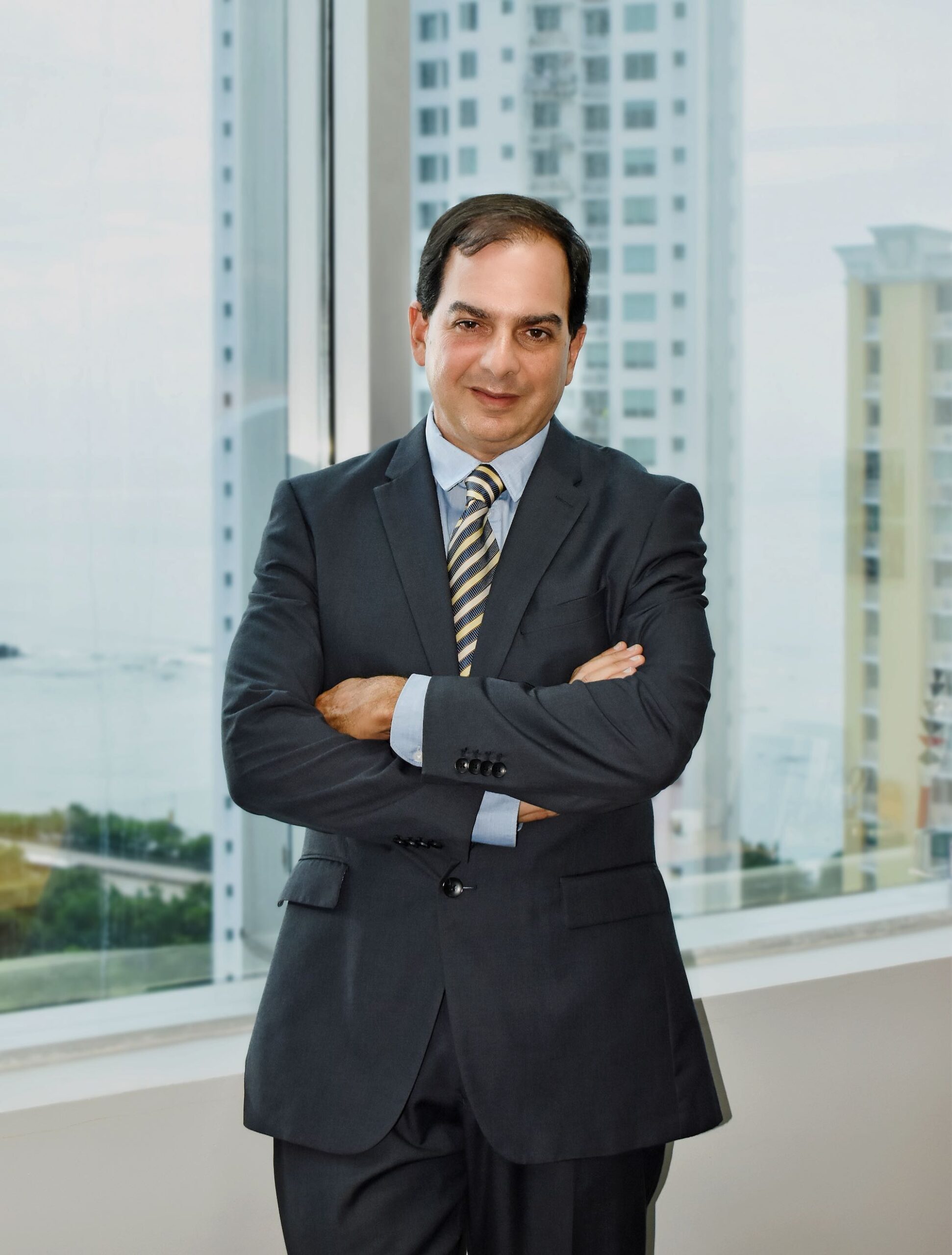 Eddy Silvera, gran asesor bancario y financiero - Revista VYE