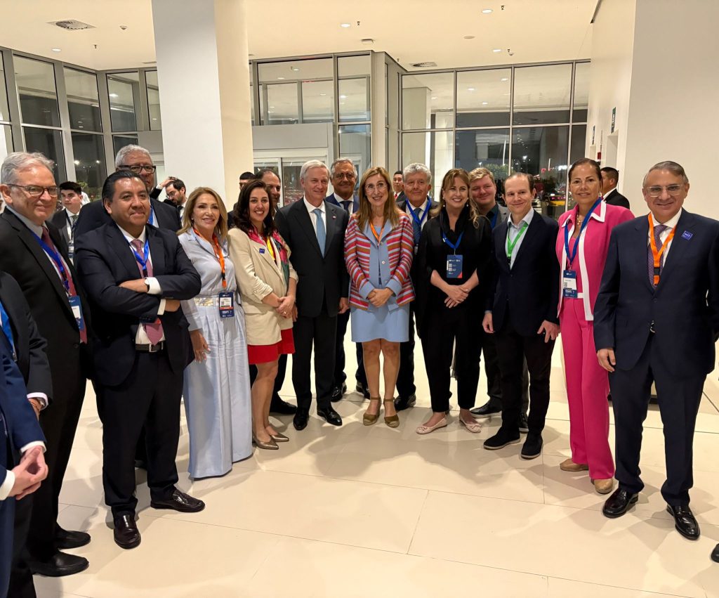 2 Foto Familia José Antonio Kast - Revista Vida y Éxito