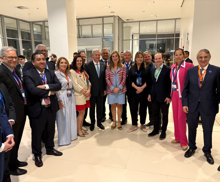 2 Foto Familia José Antonio Kast - Revista Vida y Éxito